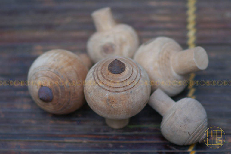 Con quay gỗ » Về làng